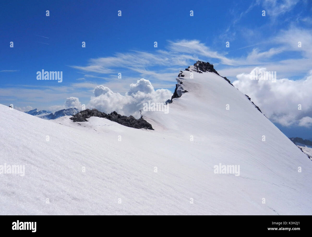 Small Möseler at the Zillertaler main ridge, border summit, corniced ...