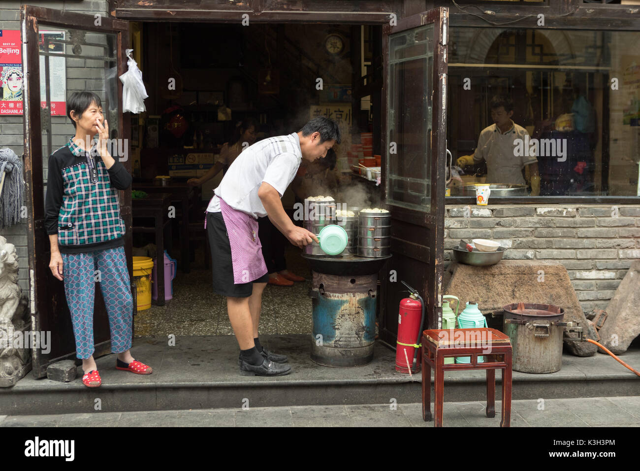 Asian street cook High Resolution Stock Photography and Images - Alamy