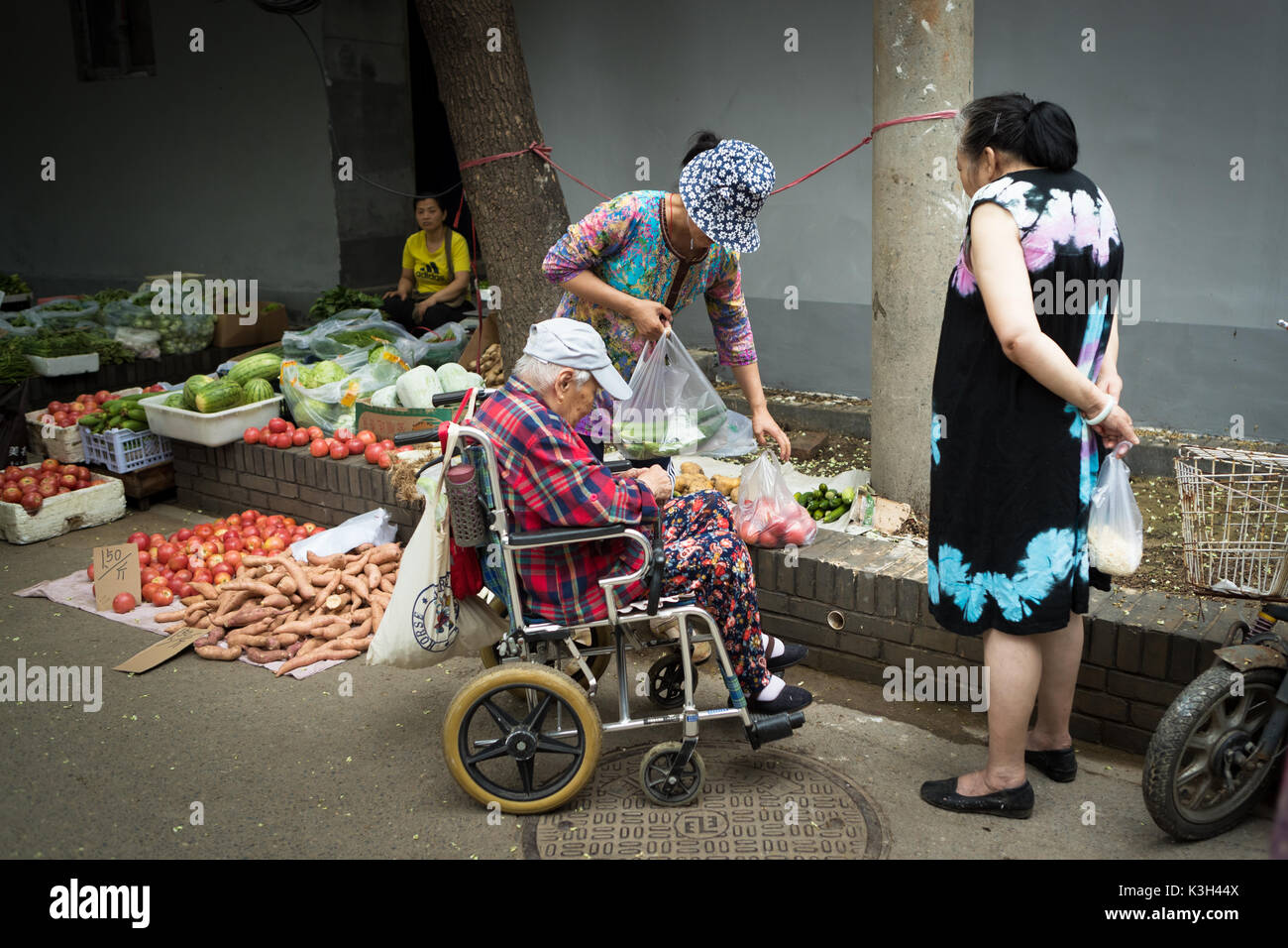 Asian street markets hi-res stock photography and images - Alamy