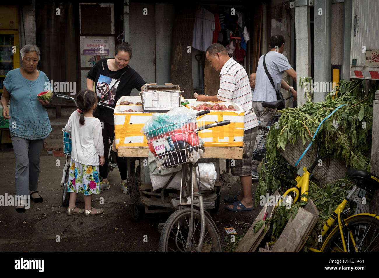 Chinese city street hi-res stock photography and images - Alamy