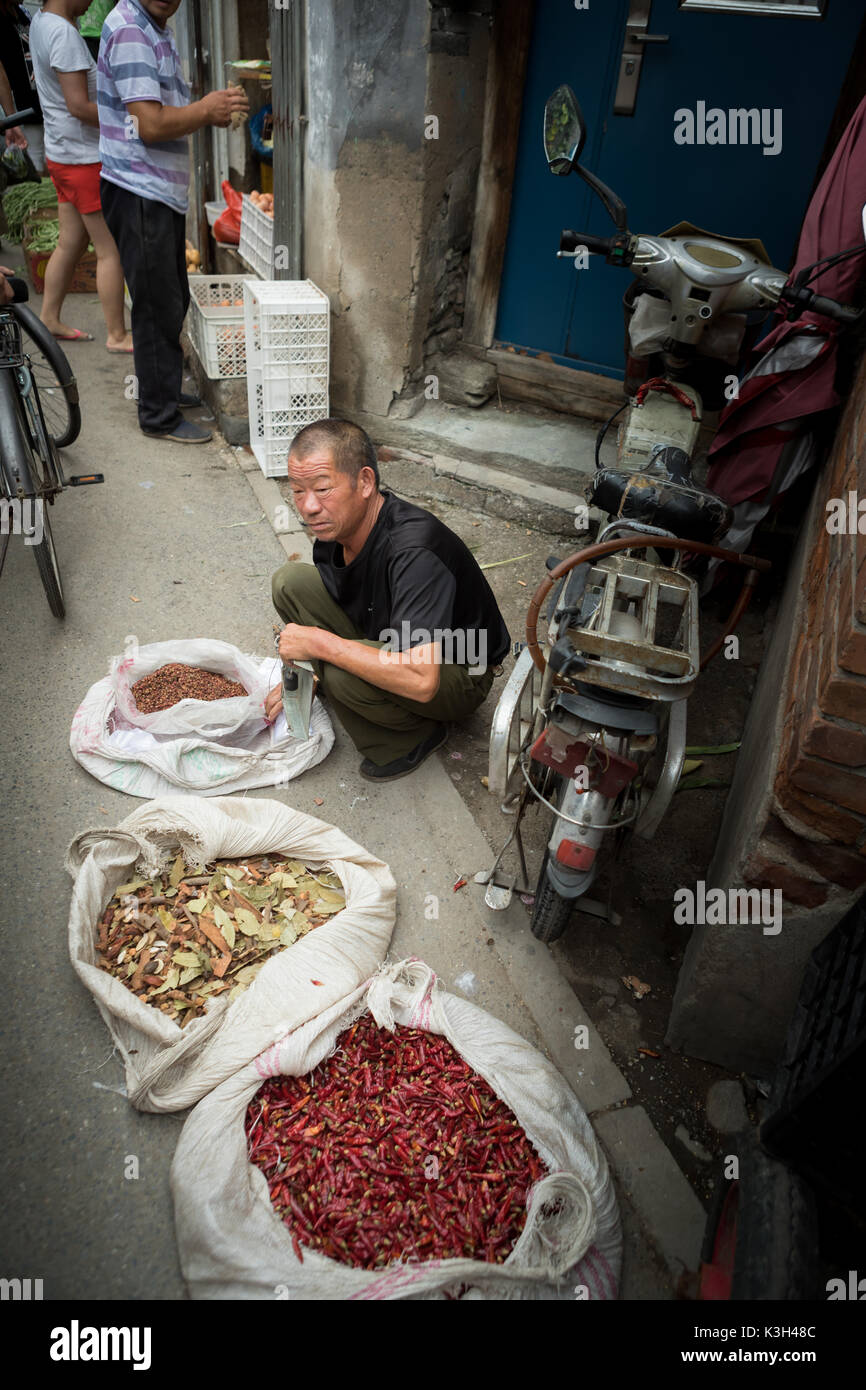 Asian street cook High Resolution Stock Photography and Images - Alamy