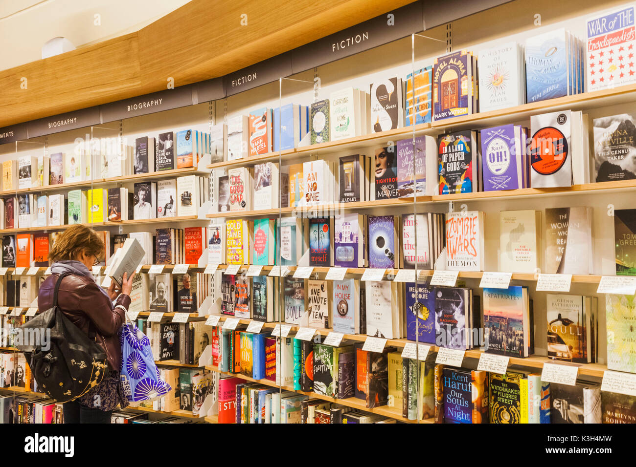 Bookshop interior hi-res stock photography and images - Alamy