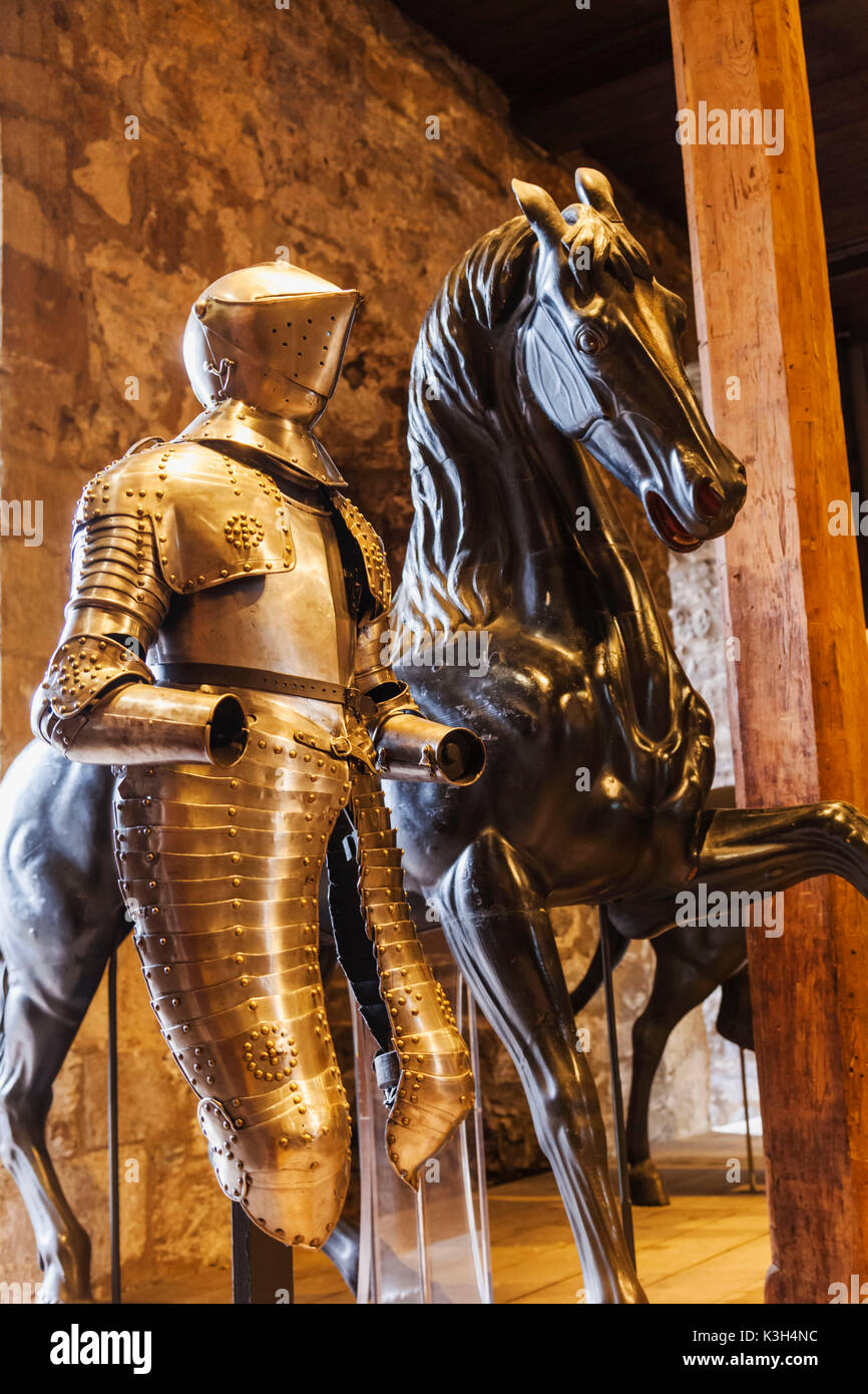 Inside medieval tower of london hi-res stock photography and images - Alamy