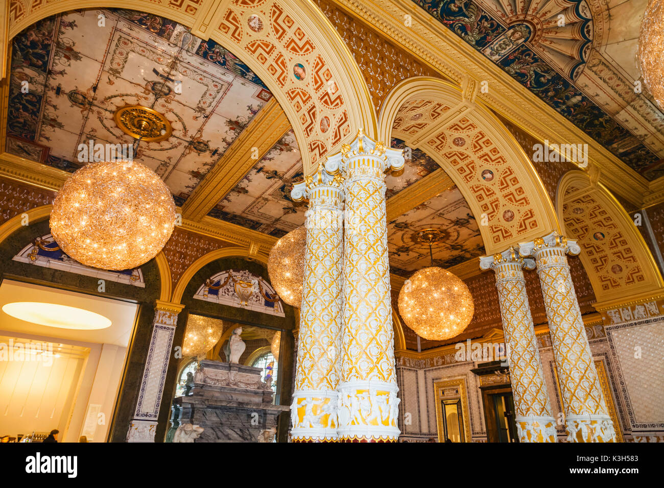 Victoria london restaurants hi-res stock photography and images - Alamy