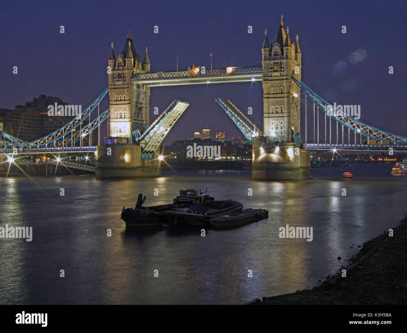 Open tower bridge hi-res stock photography and images - Alamy