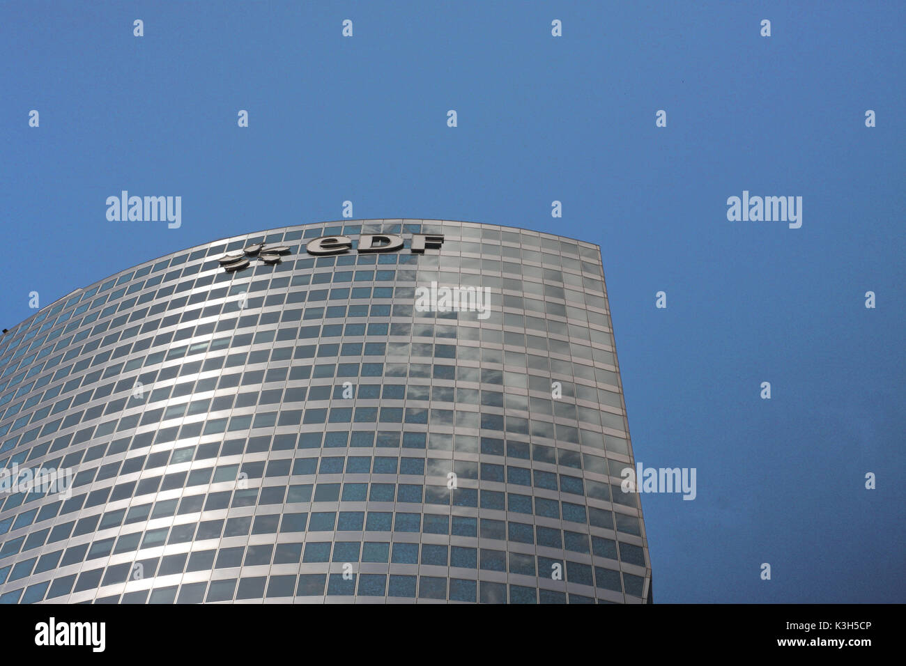 Electricity building paris hi-res stock photography and images - Alamy