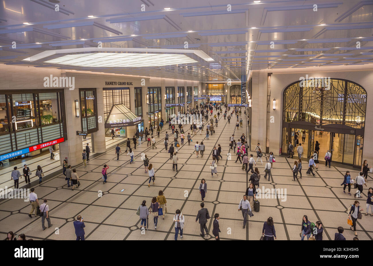 The hankyu umeda station hi-res stock photography and images - Alamy