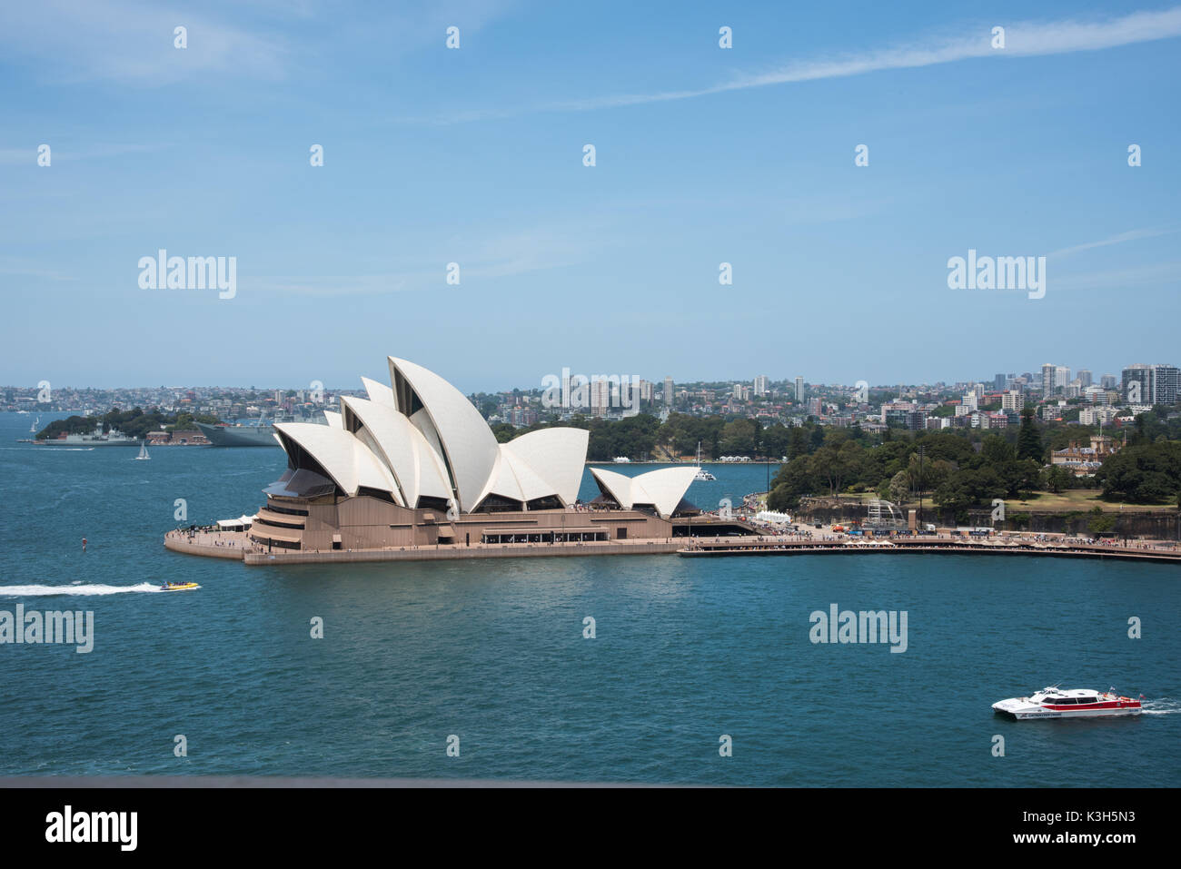 SYDNEY,NSW,AUSTRALIA-NOVEMBER 20,2016: Sydney Opera House, harbour, jet ...