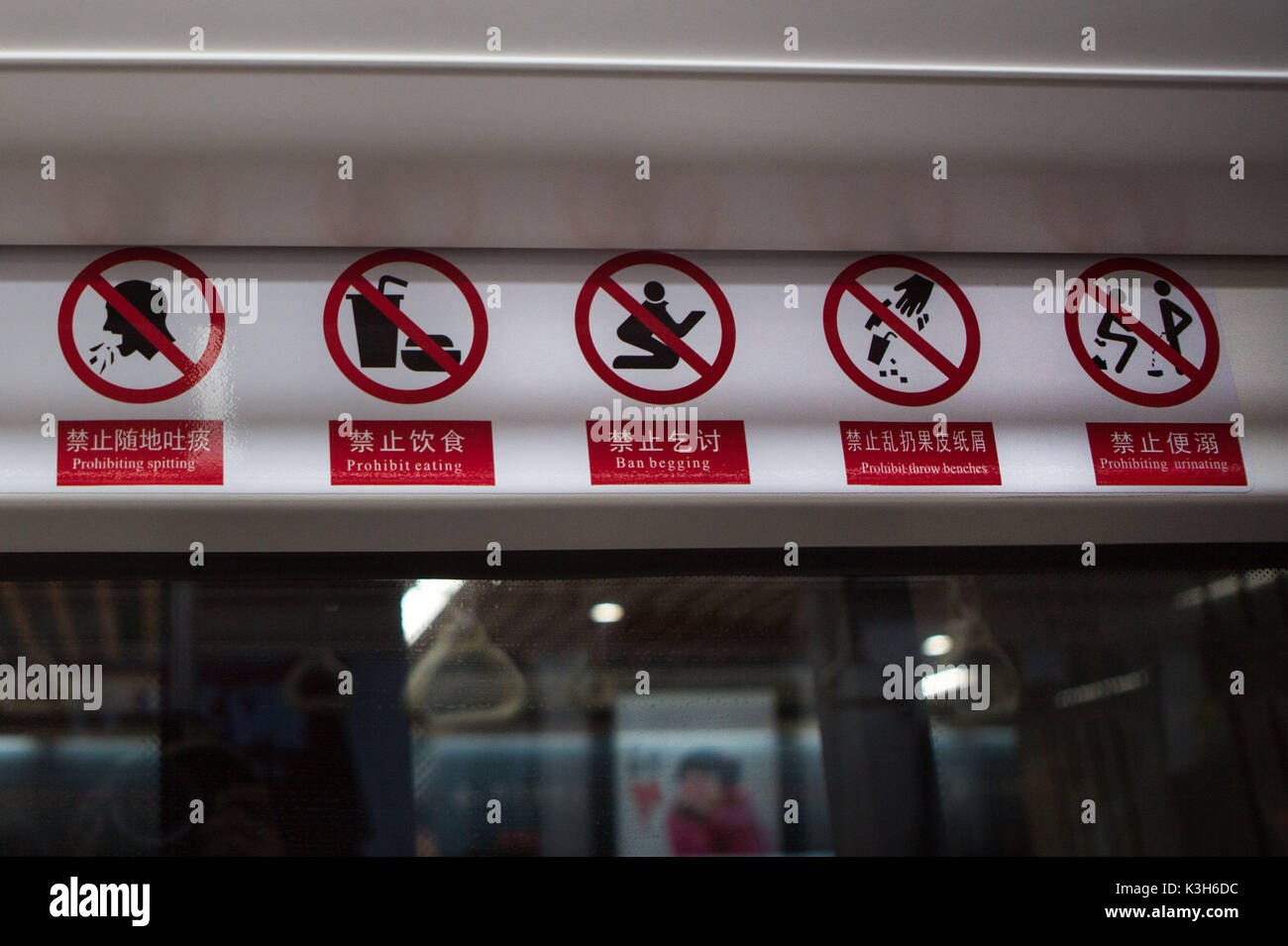 North signs hi-res stock photography and images - Alamy