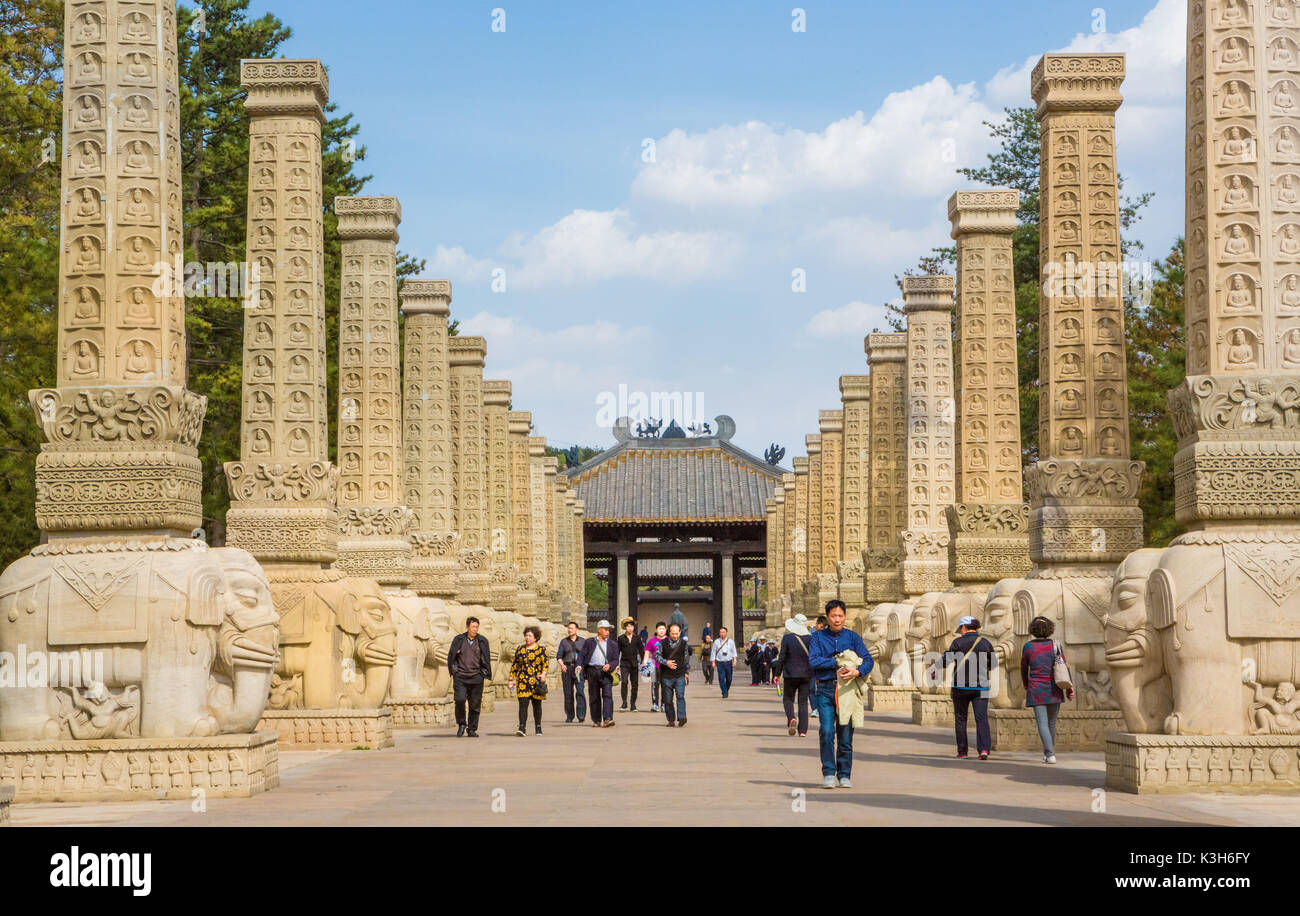 Yungang caves w h hi-res stock photography and images - Alamy