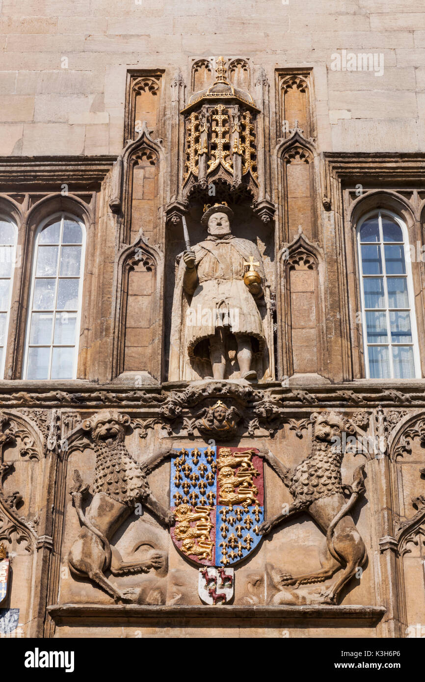 Great gate of trinity college hi-res stock photography and images - Alamy