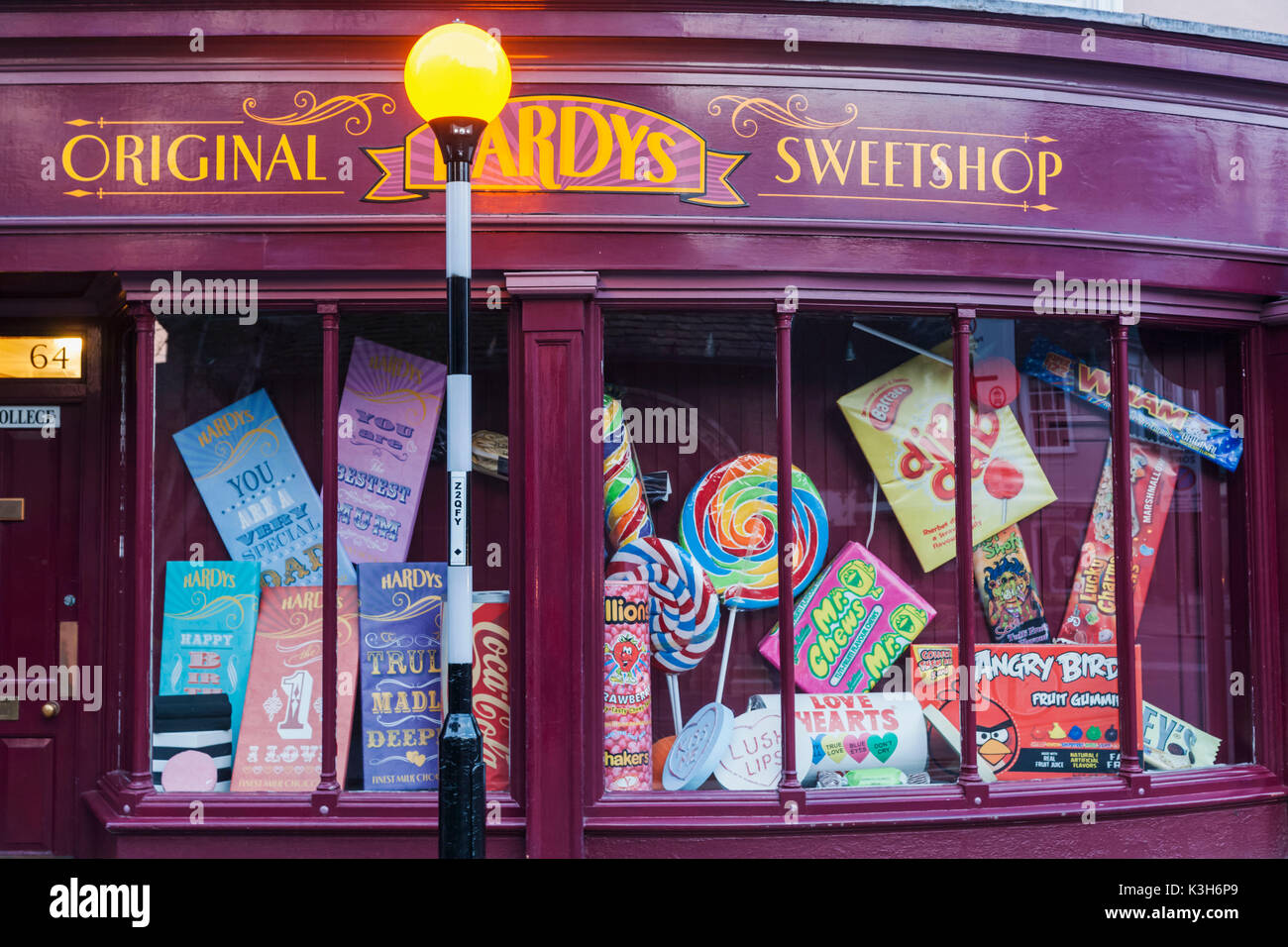 Candy shop window display hi-res stock photography and images - Alamy