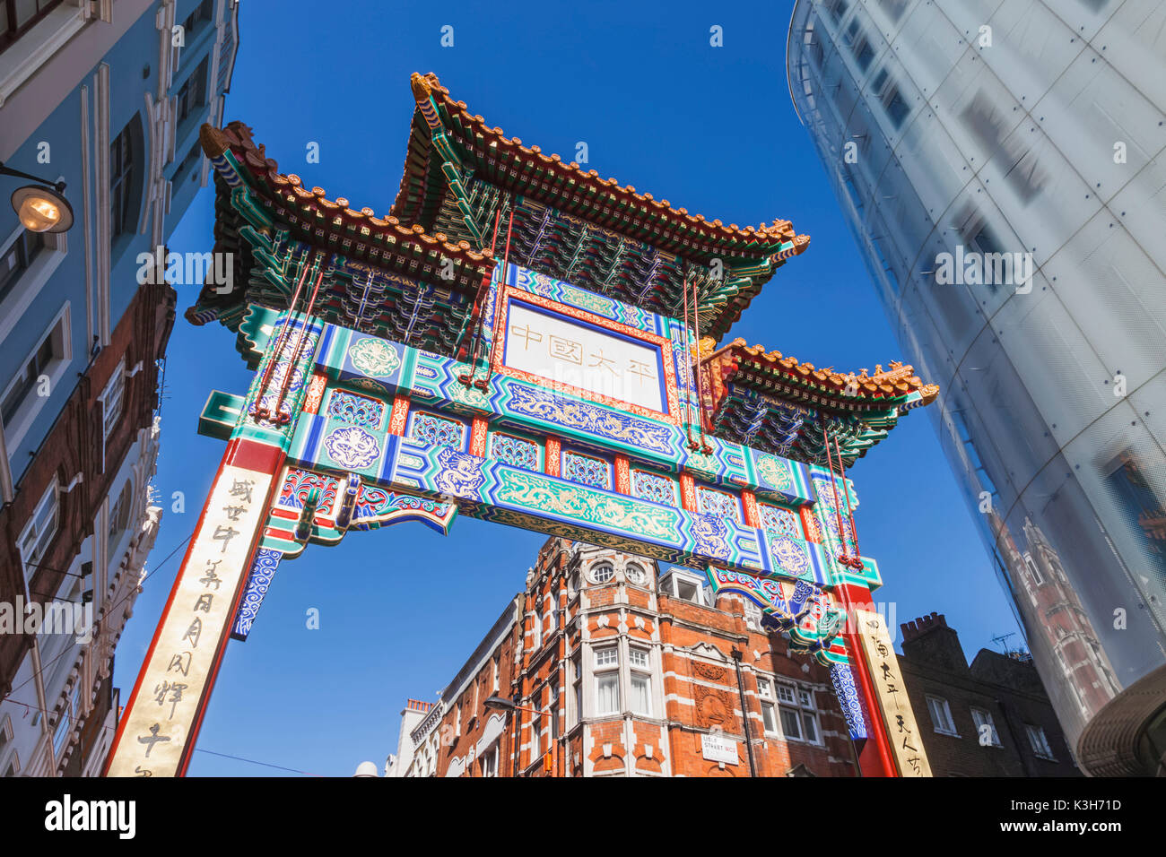 England, London, Soho, Chinatown, Chinese Gate Stock Photo - Alamy