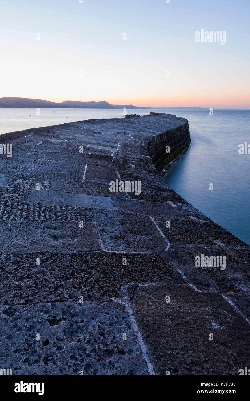 Cobb beach lyme regis dorset hi-res stock photography and images - Alamy