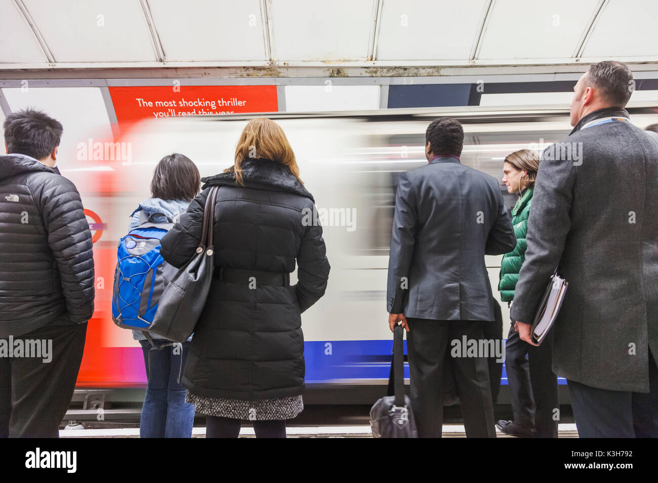 London underground train crowded hi-res stock photography and images ...