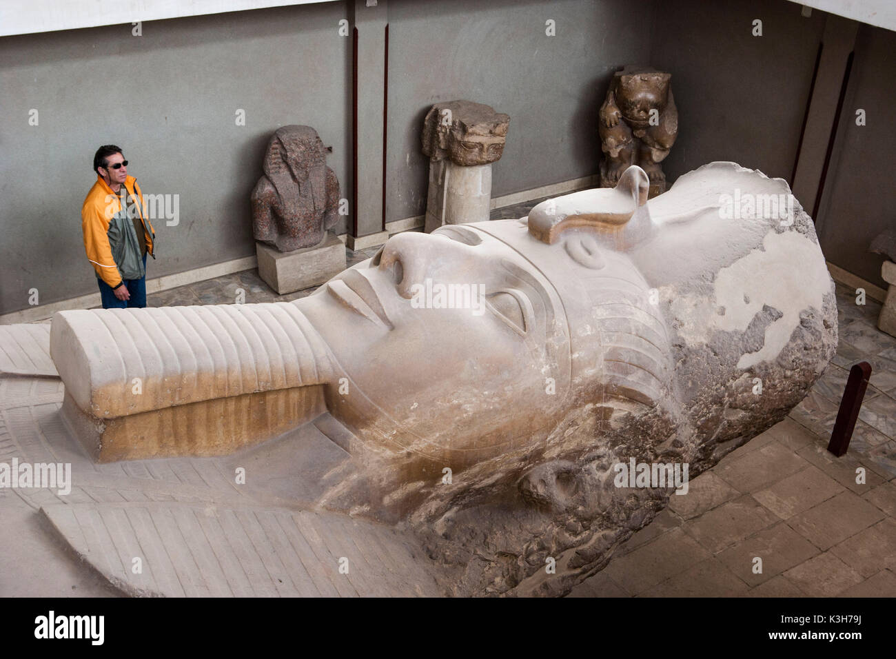 Colossus of king ramses ii hi-res stock photography and images - Alamy
