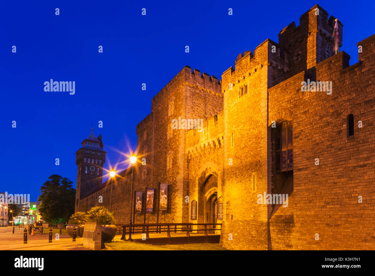 Wales, Cardiff, Cardiff Castle Stock Photo - Alamy