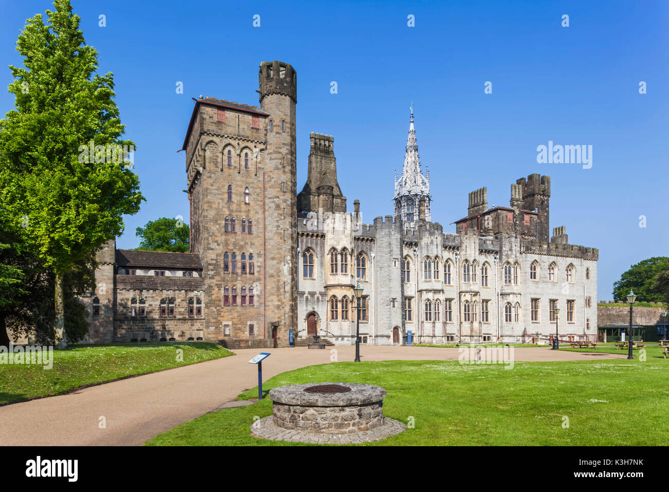 Wales, Cardiff, Cardiff Castle Stock Photo - Alamy