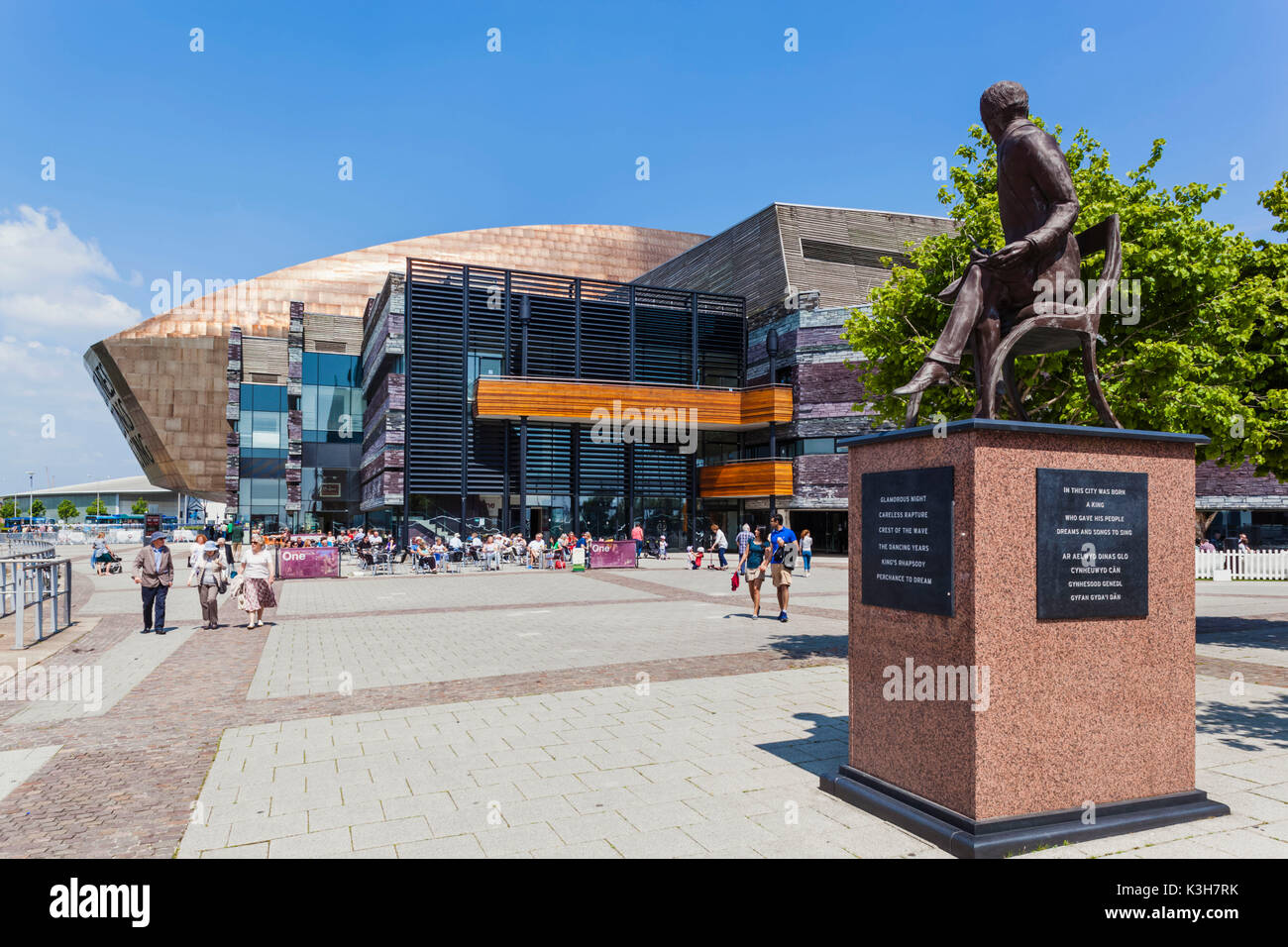 Wales, Cardiff, Cardiff Bay, Wales Millenium Centre and Statue of Ivor ...