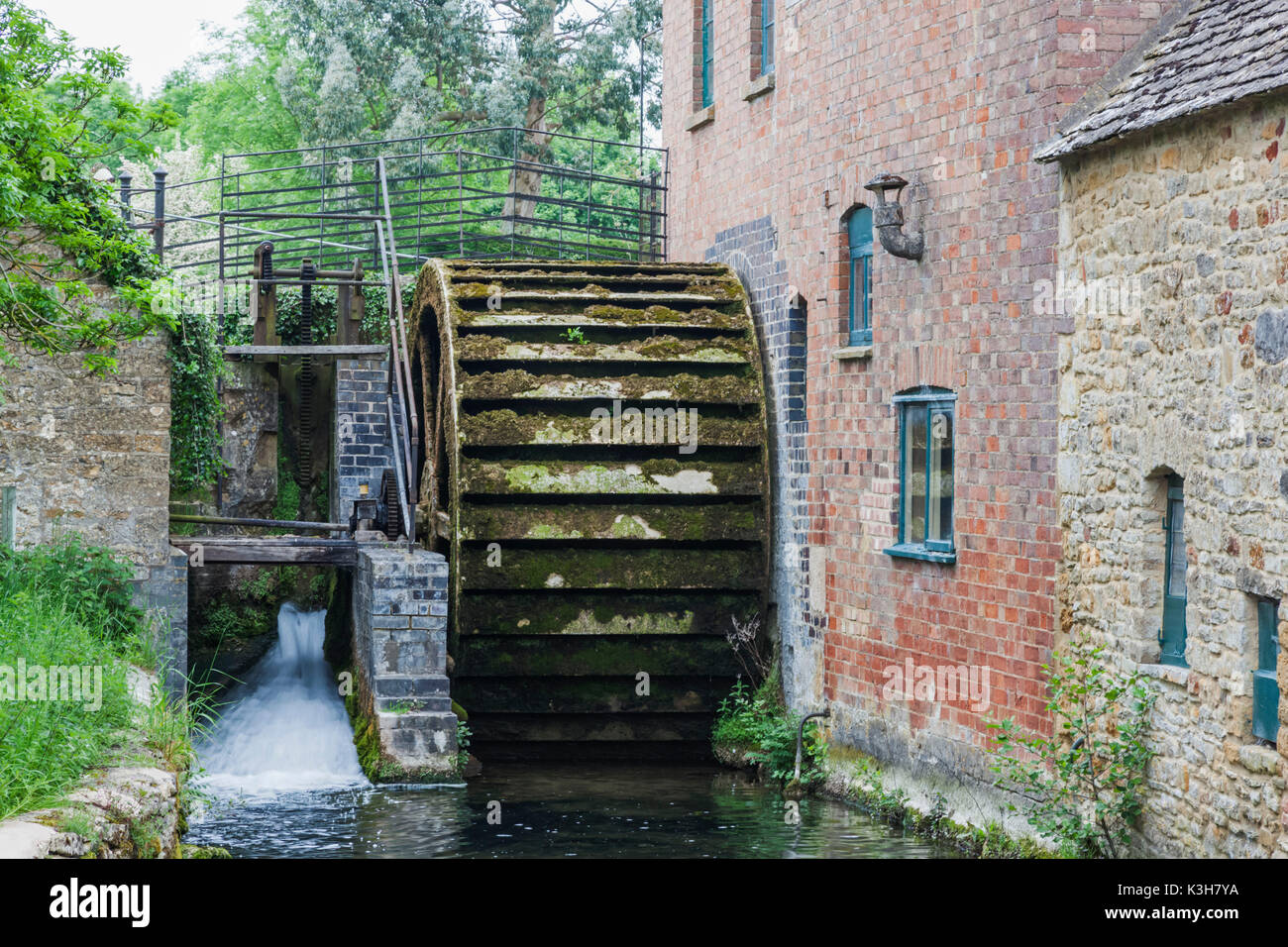Watermill england uk hi-res stock photography and images - Alamy