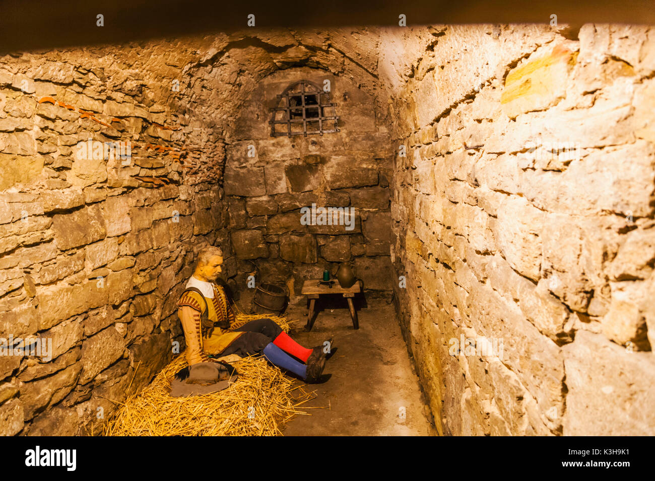Medieval prison dungeon hi-res stock photography and images - Alamy