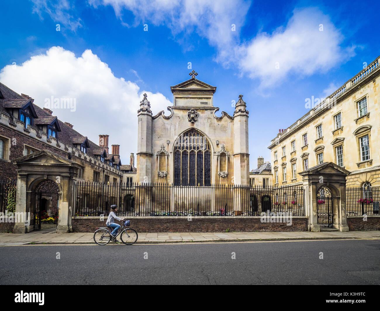 Peterhouse College, Cambridge University, Trumpington Road side view of ...
