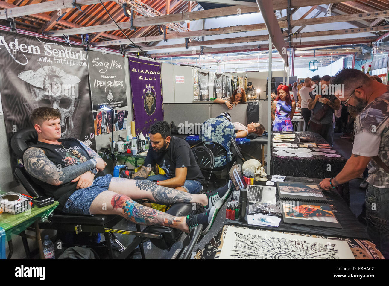 England, London, London Tattoo Convention, Tattooist at Work Stock ...