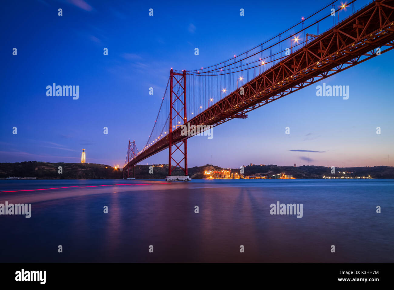 25 de Abril Bridge After Sunset Stock Photo - Alamy