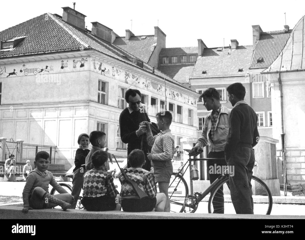 ANDRZEJ MUNK directing an unidentified documentary Stock Photo - Alamy
