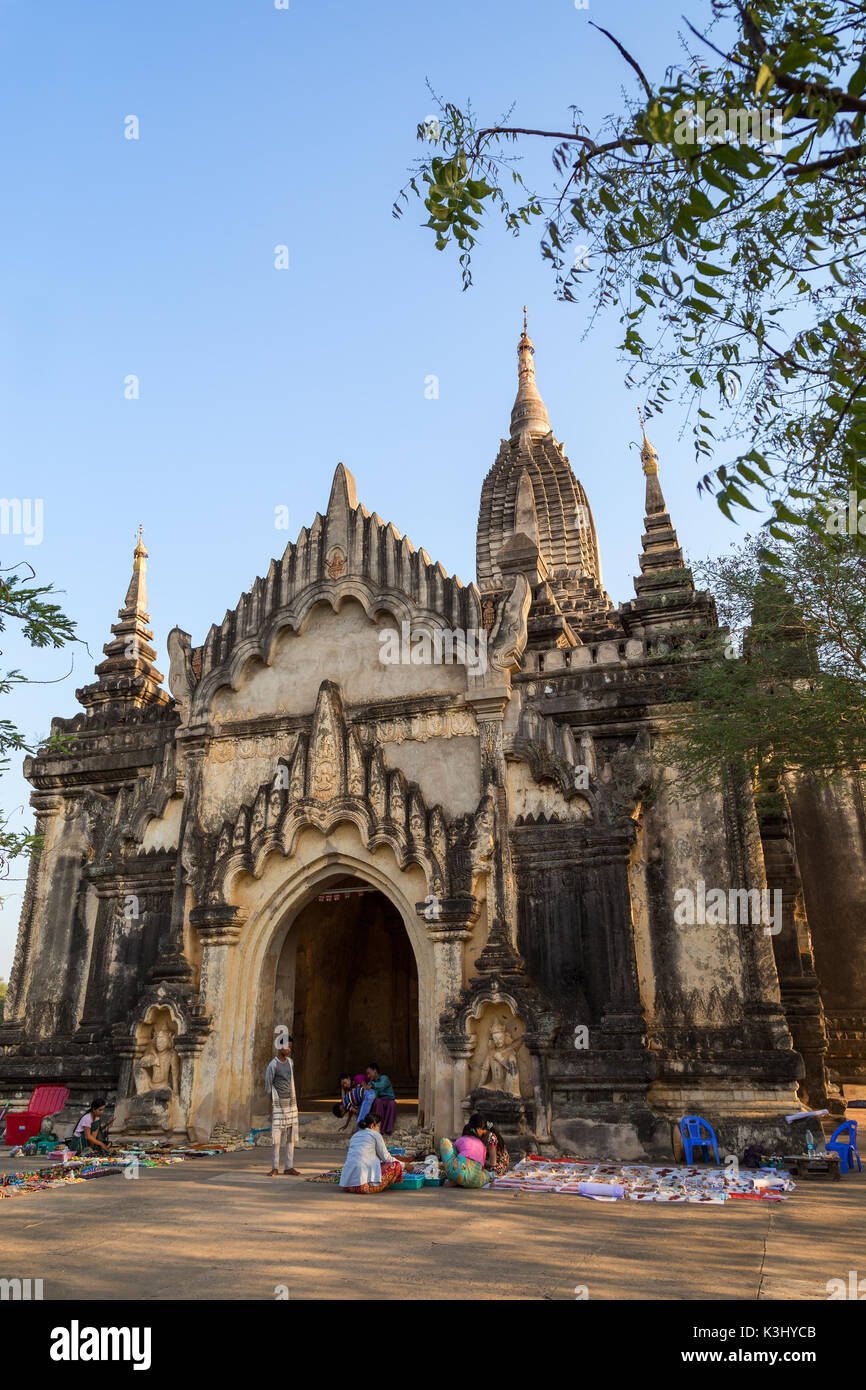Bagan people hi-res stock photography and images - Alamy