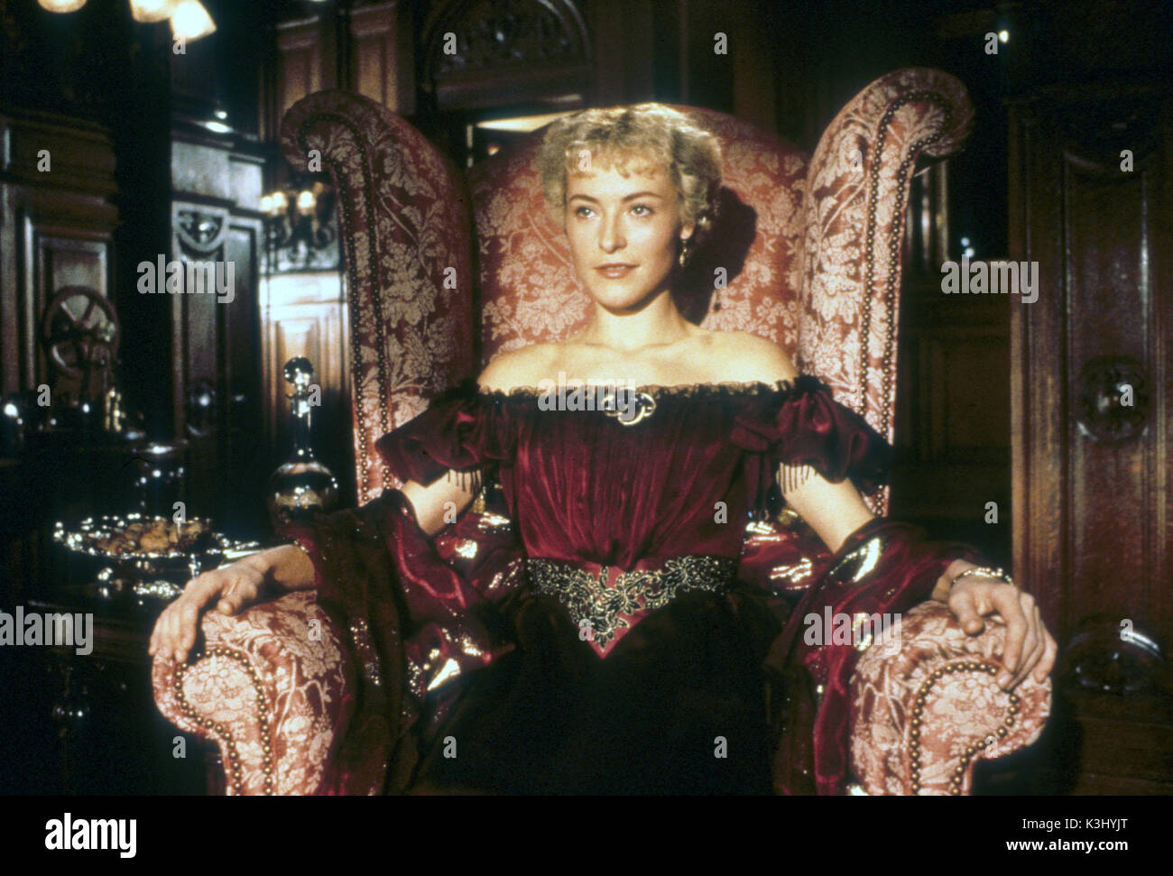 THE RAINBOW AMANDA DONOHOE as Winifred Inger Date: 1989 Stock Photo - Alamy
