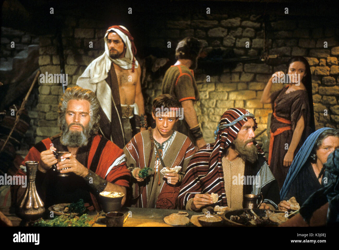 THE TEN COMMANDMENTS THE TEN COMMANDMENTS CHARLTON HESTON as Moses ...