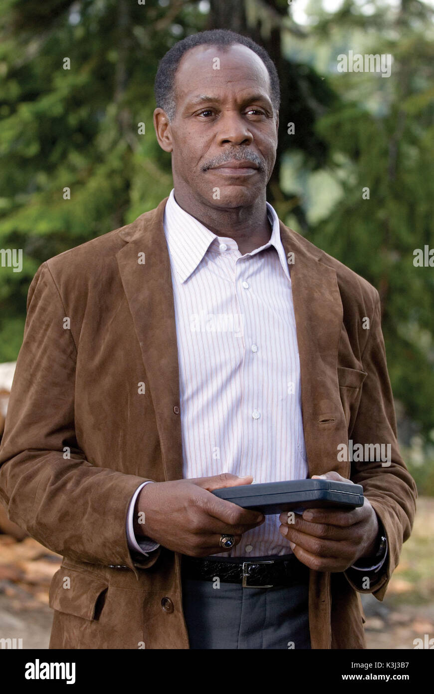 Danny glover shooter 2007 hi-res stock photography and images - Alamy