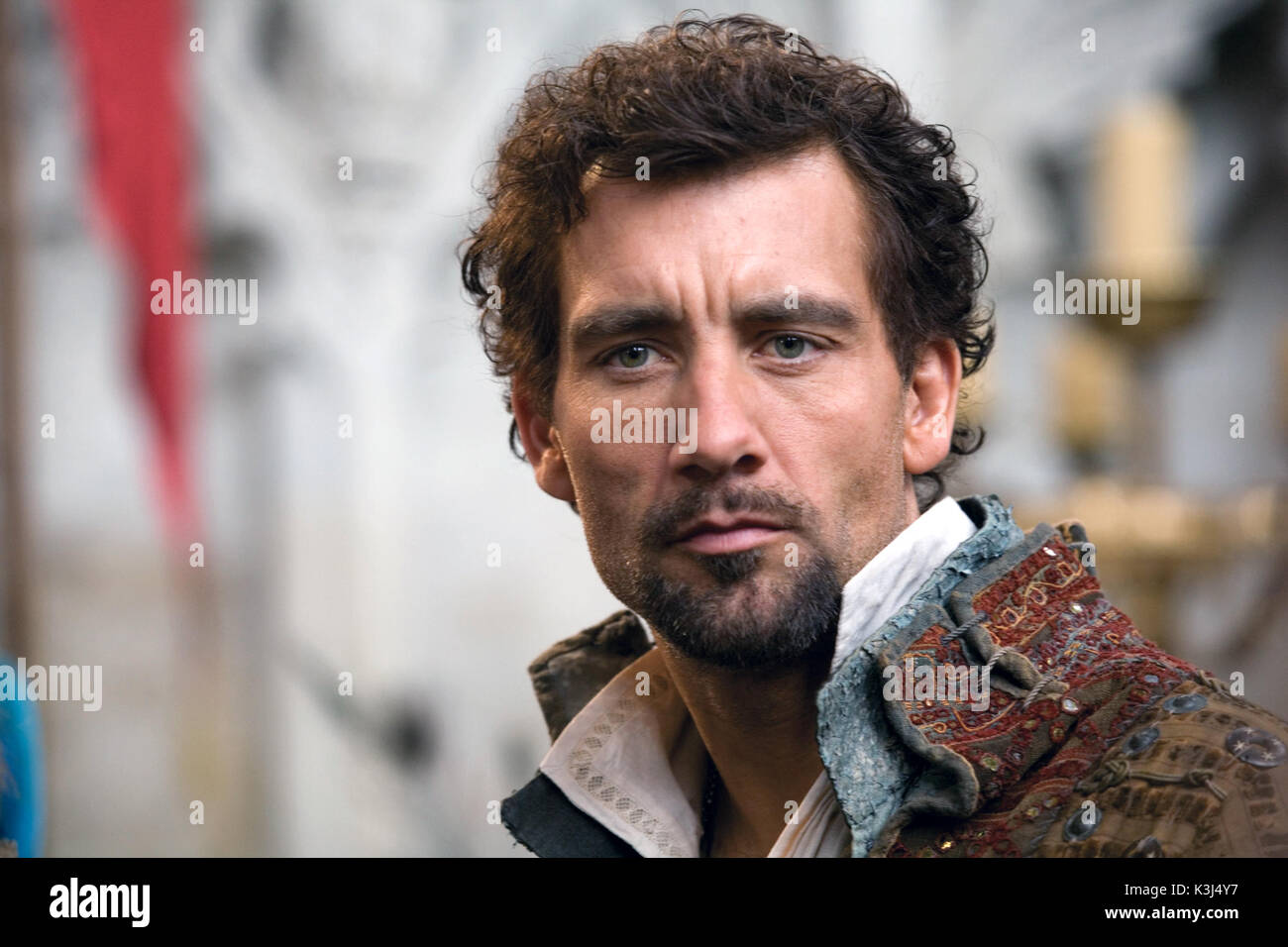ELIZABETH: THE GOLDEN AGE CLIVE OWEN as Sir Walter Raleigh Date: 2007 ...
