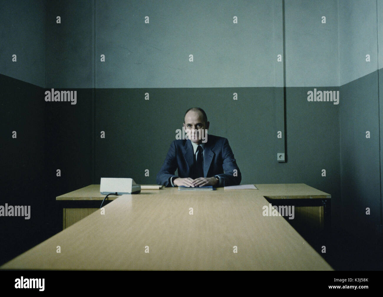 DAS LEBEN DER ANDEREN aka THE LIVES OF OTHERS ULRICH MUHE Date: 2006 ...