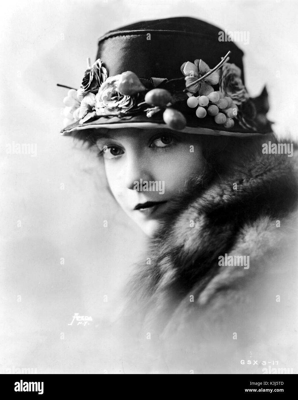 Lillian gish hi-res stock photography and images - Alamy