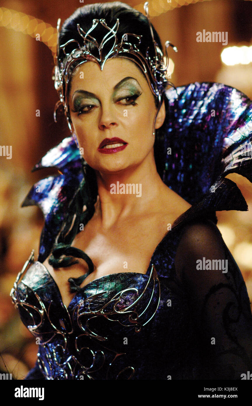 Disney evil queen hi-res stock photography and images - Alamy