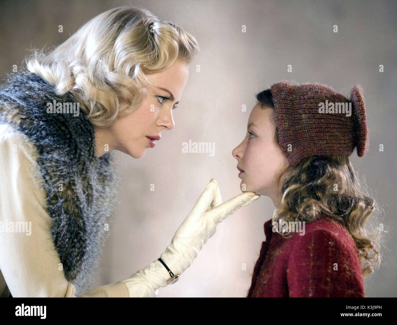 THE GOLDEN COMPASS NICOLE KIDMAN as Mrs. Coutler, DAKOTA BLUE RICHARDS ...