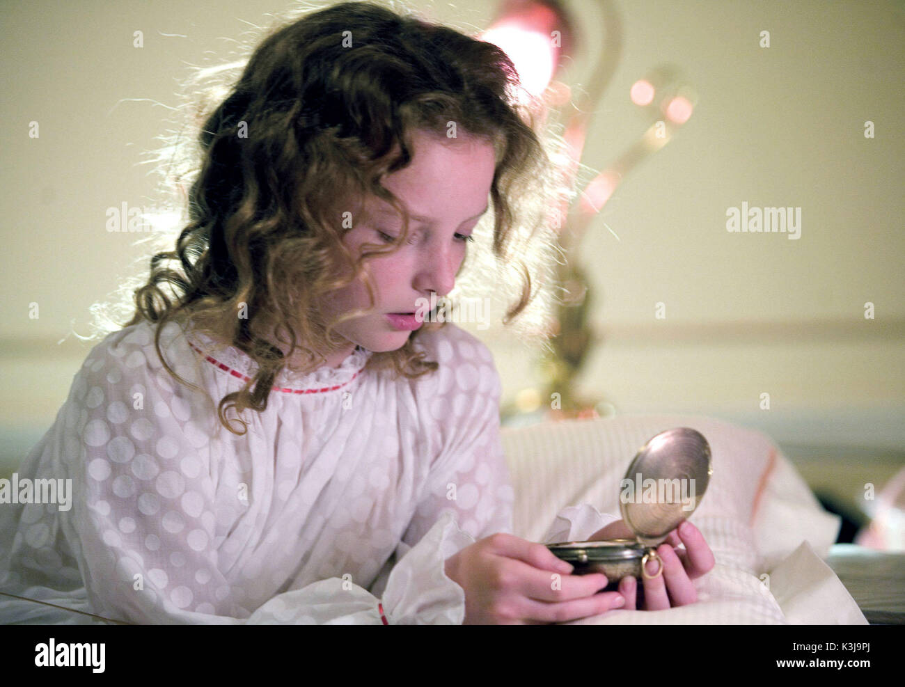 THE GOLDEN COMPASS DAKOTA BLUE RICHARDS as Lyra THE GOLDEN COMPASS Date ...