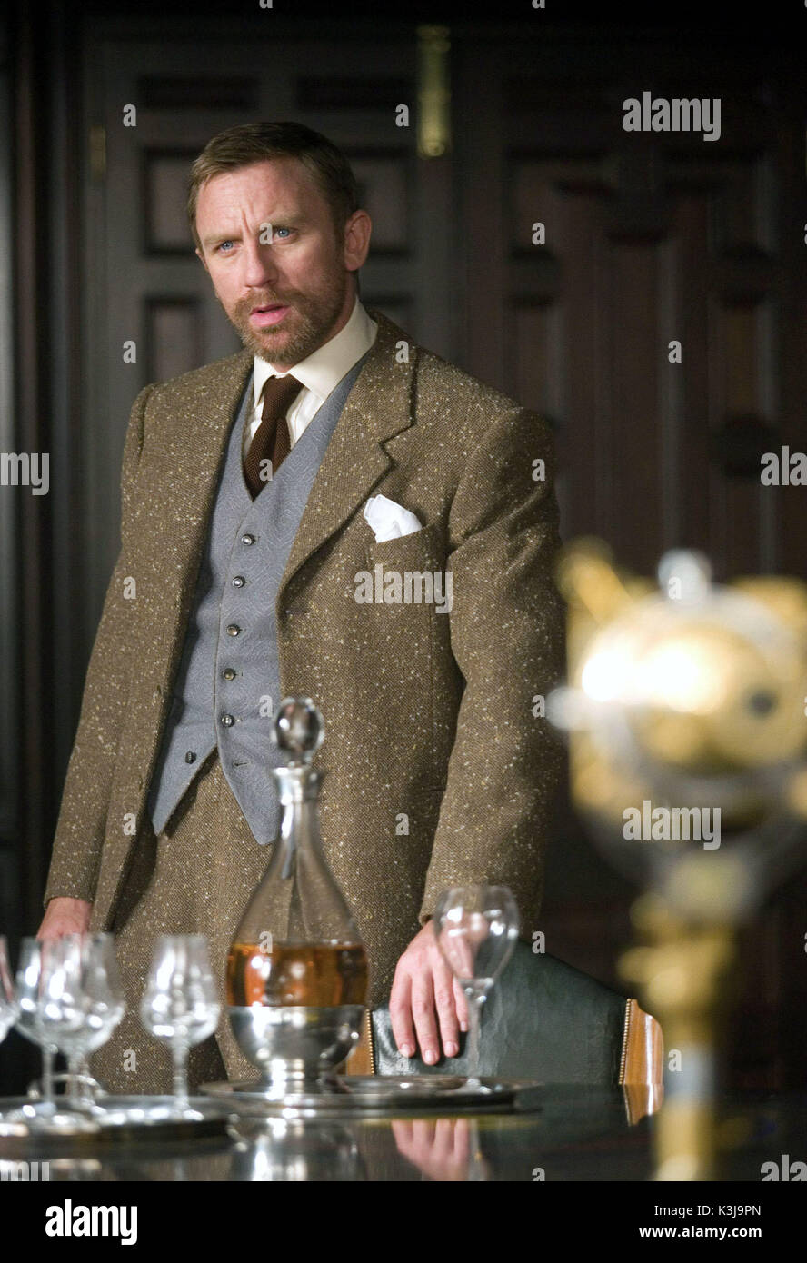 THE GOLDEN COMPASS DANILE CRAIG as Lord Asriel THE GOLDEN COMPASS Date ...
