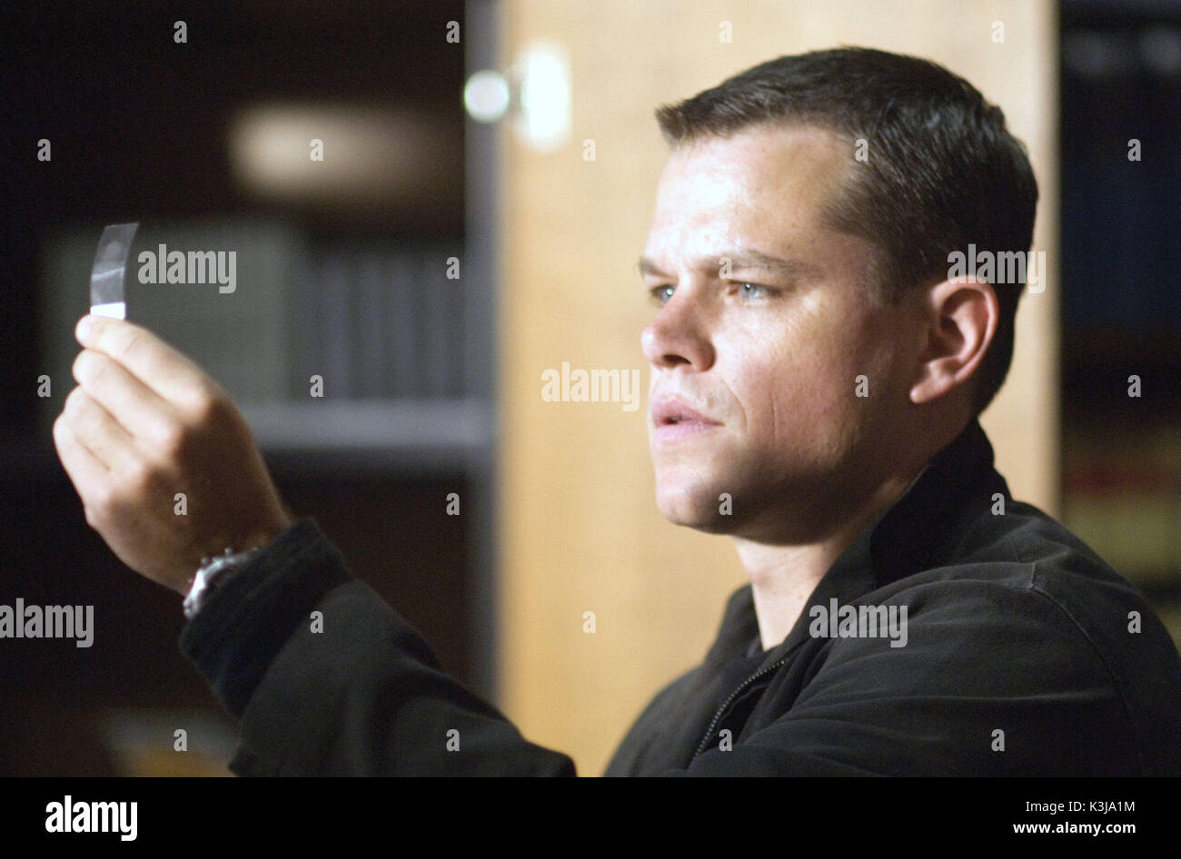 THE BOURNE ULTIMATUM MATT DAMON as Jason Bourne breaks into a CIA ...