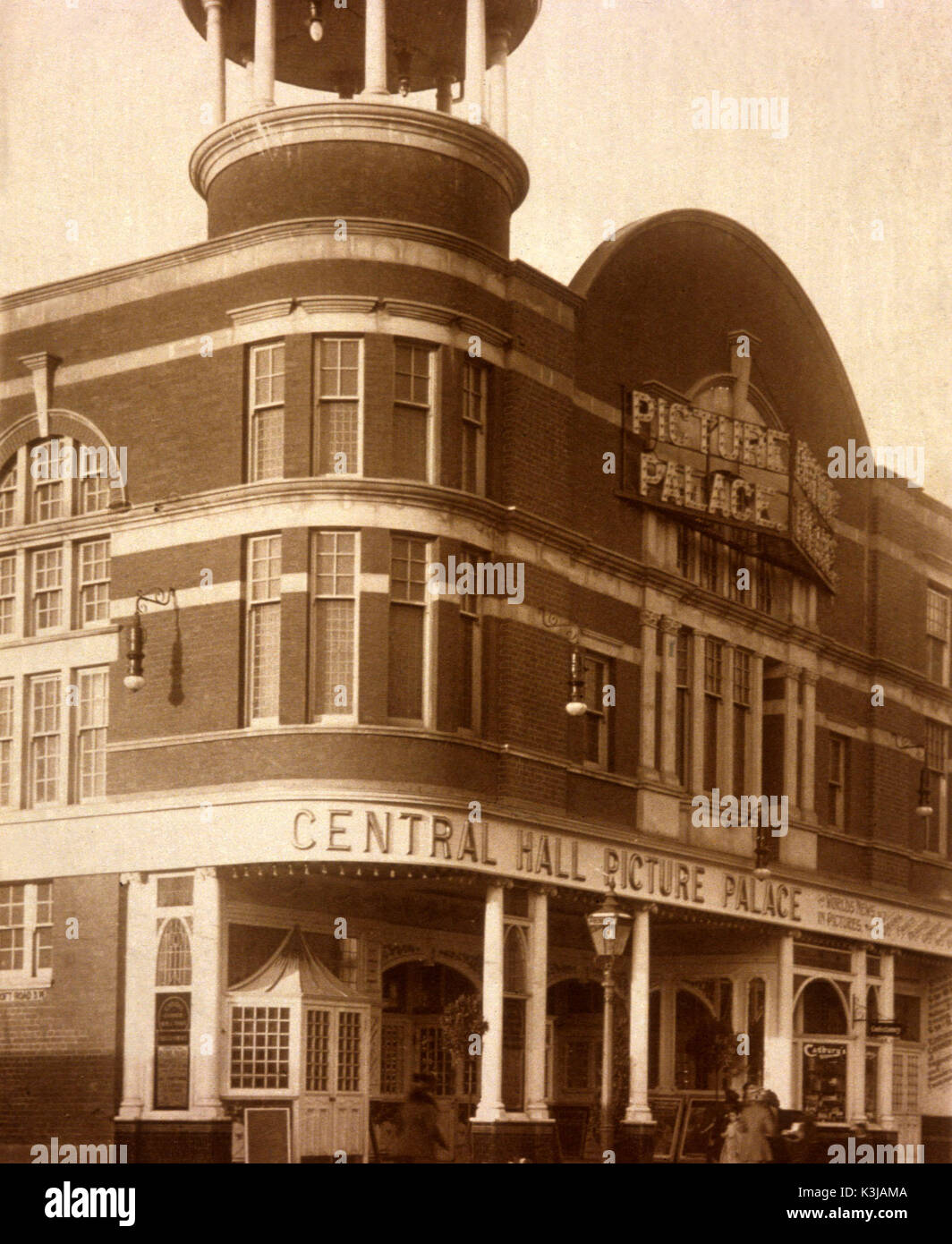 CENTRAL HALL PICTURE PALACE, TOOTING Stock Photo - Alamy