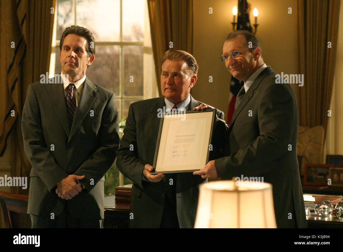 THE WEST WING [US TV SERIES 1999 - 2006] BRADLEY WHITFORD, MARTIN SHEEN ...