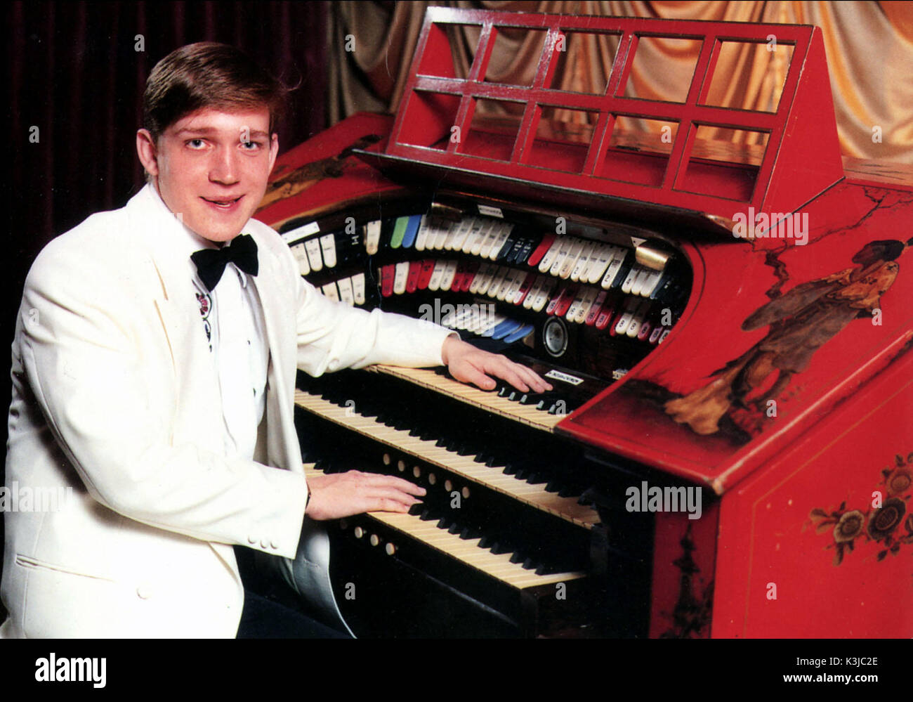 ALAN UNDERWOOD seated at KINEMA COMPTON ORGAN, KINEMA IN THE WOODS ...