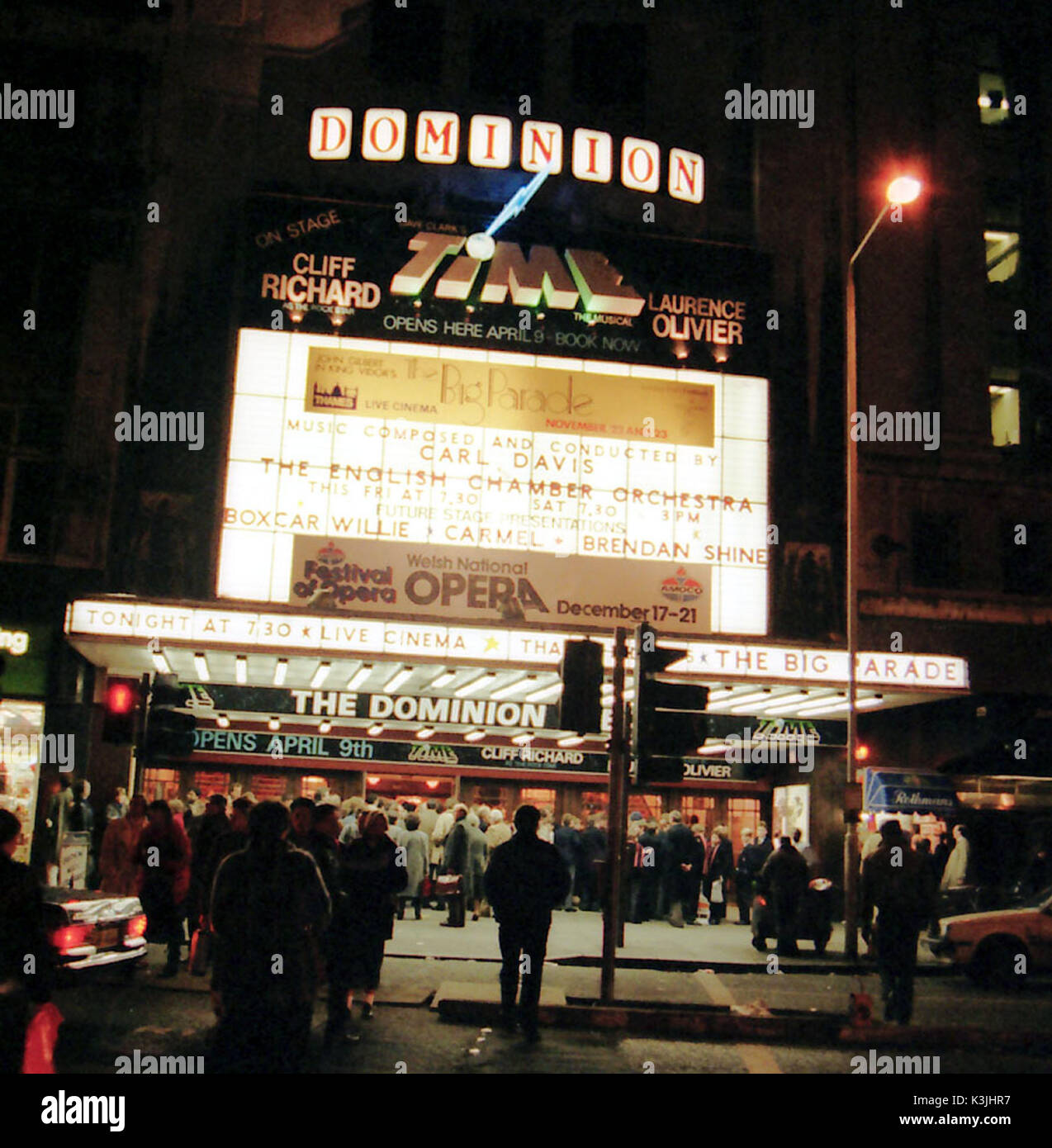 THE DOMINION THEATRE, 1980s Stock Photo - Alamy