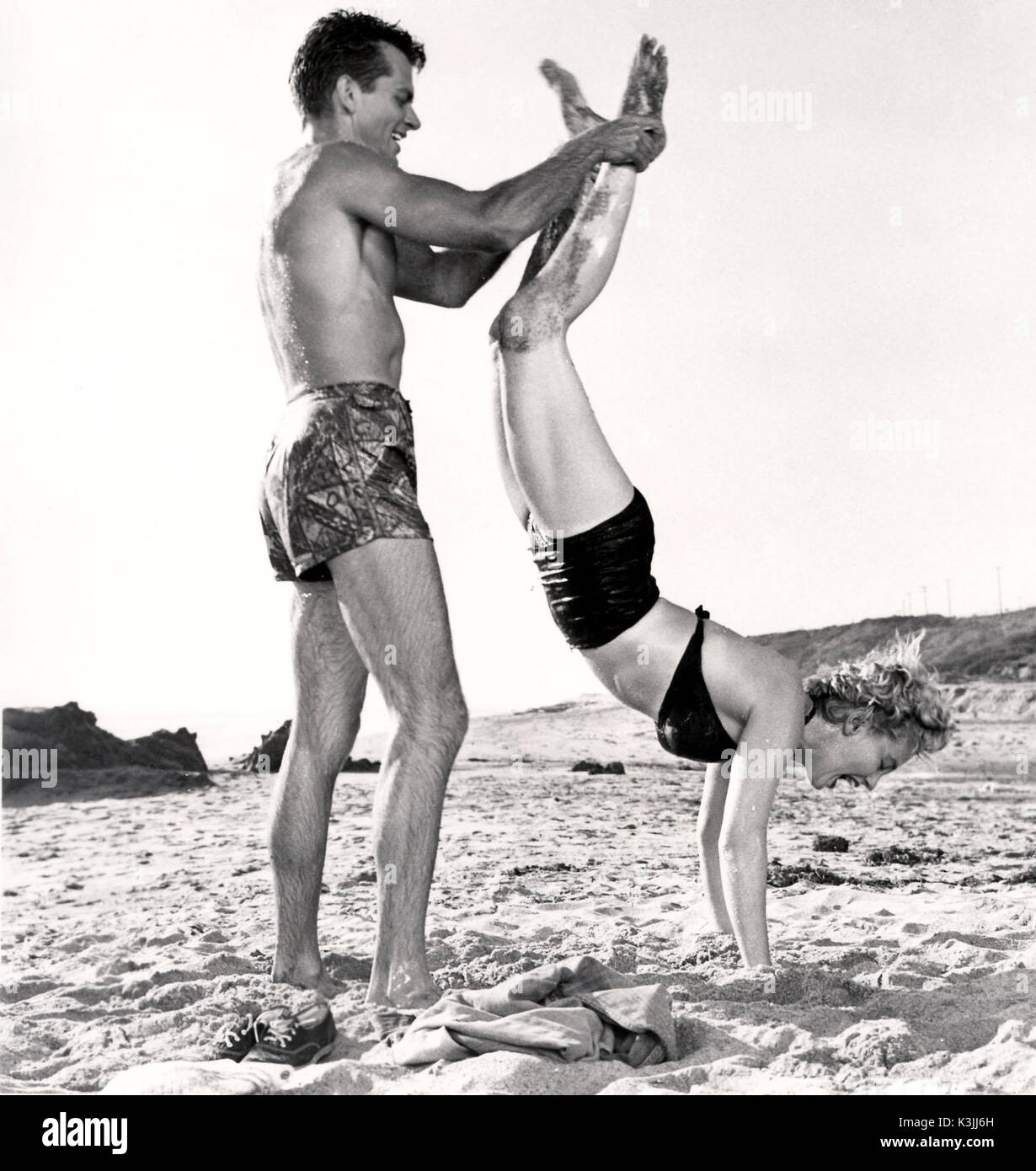 CLASH BY NIGHT KEITH ANDES, MARILYN MONROE have fun on the beach CLASH BY NIGHT Date: 1952 Stock ...