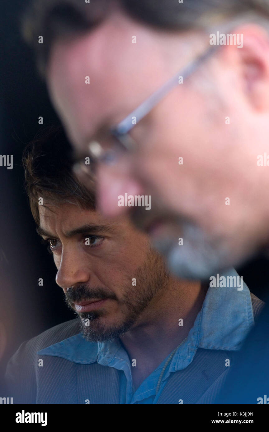 ZODIAC ROBERT DOWNEY JR as Paul Avery, Director David Fincher on the ...