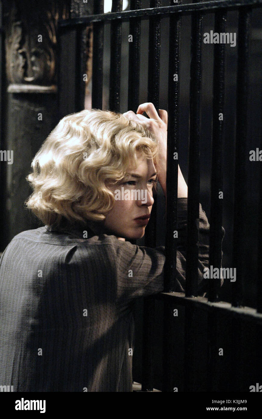 CHICAGO RENEE ZELLWEGGER as Roxie Hart CHICAGO Date: 2002 Stock Photo ...