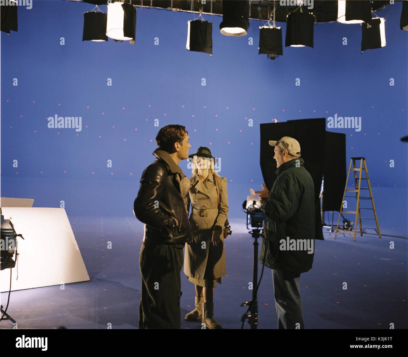 SKY CAPTAIN AND THE WORLD OF TOMORROW JUDE LAW, GWYNETH PLATROW ...