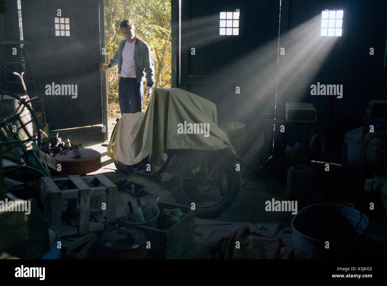 THE CURIOUS CASE OF BENJAMIN BUTTON BRAD PITT THE CURIOUS CASE OF ...